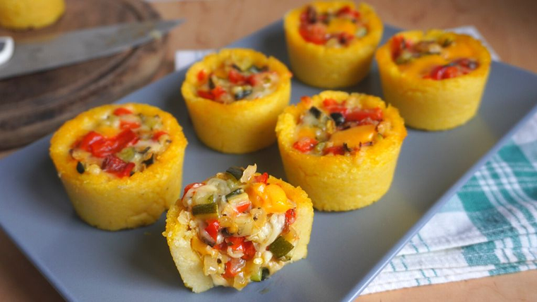 Estos rolls de polenta con relleno veggie y mucho queso son exquisitos