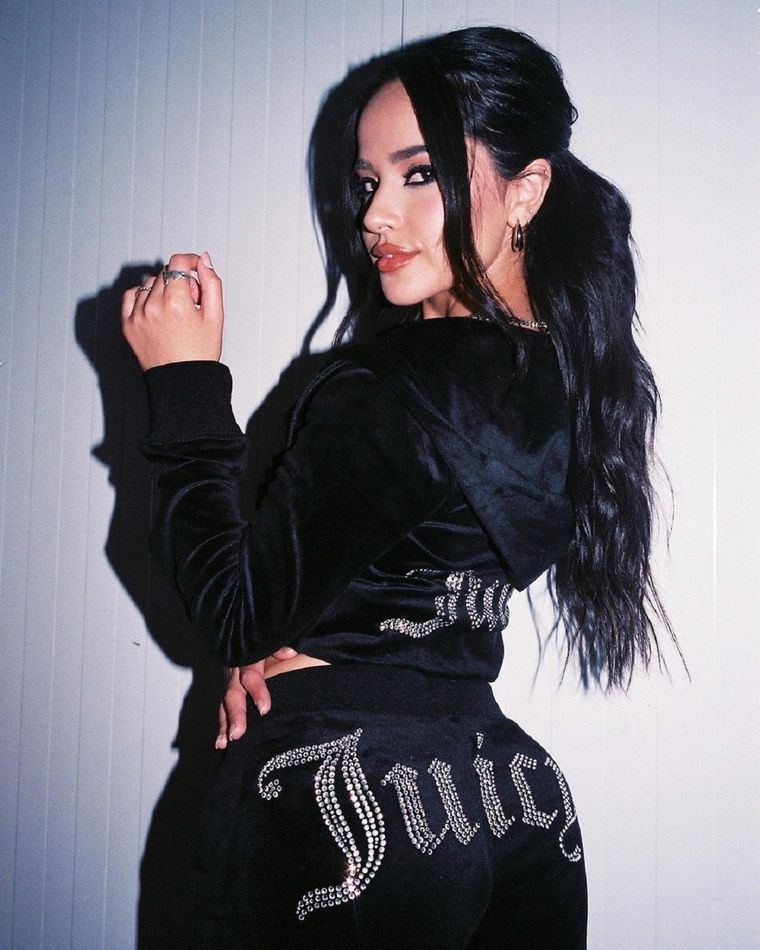 Becky G enseña su perfecta figura y sacude las redes