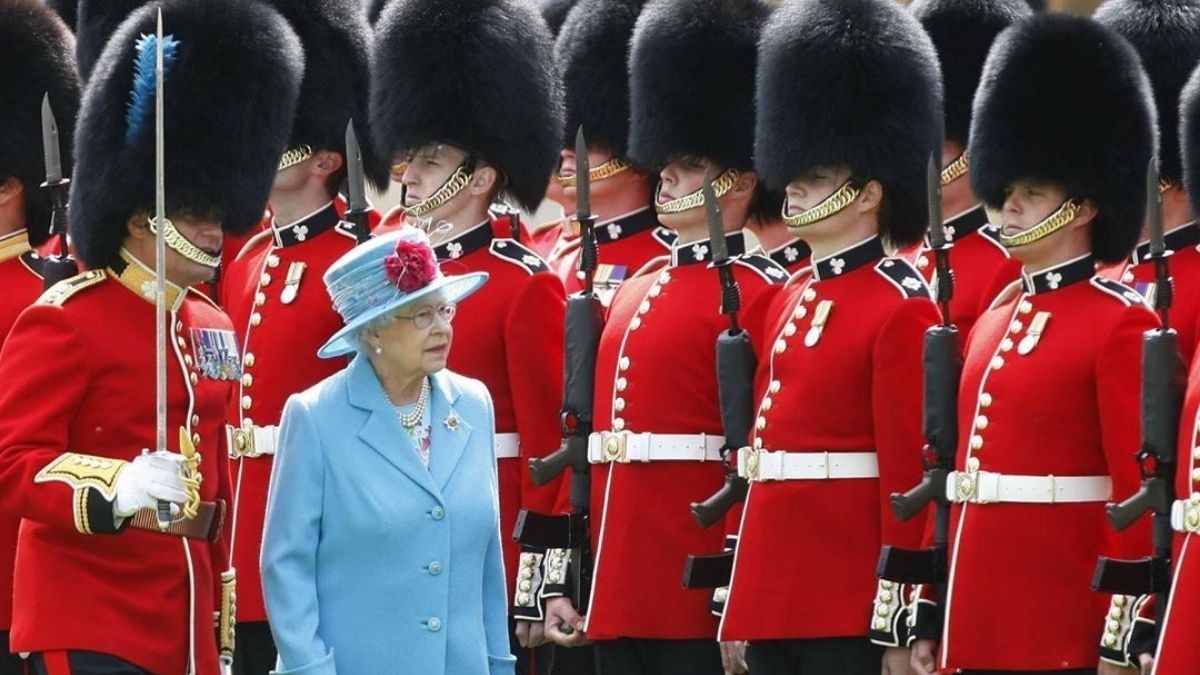 A la cárcel: la condena que recibieron 13 guardias de la reina Isabel ...