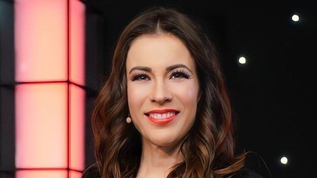 Con un impactante traje de baño turquesa, Ingrid Coronado paralizó las ...