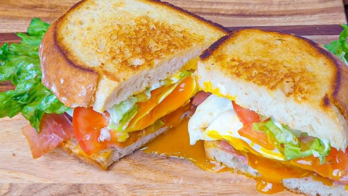 Muy rápido: prepara un delicioso sandwich de huevo ¡en 3 pasos!