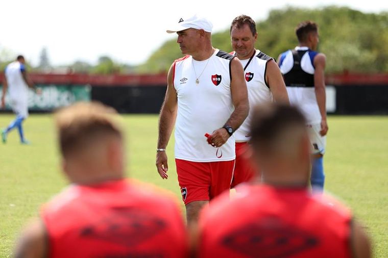 La dura respuesta del Chocho Llop a Lisandro Martínez, quien lo culpó por su ida de Newells: No ...