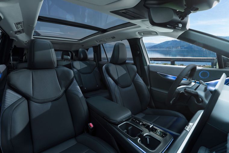 Lexus presentó un SUV 100% eléctrico de seis plazas