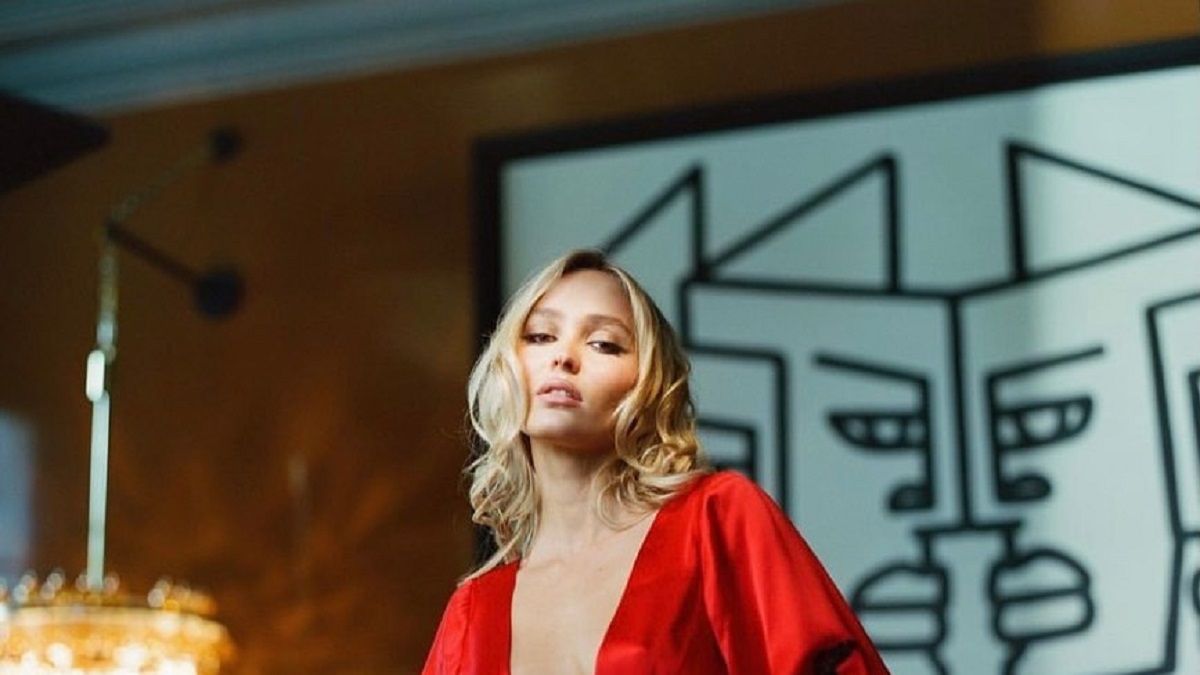 Luciendo transparencias, la hija de Johnny Depp eleva la temperatura de ...