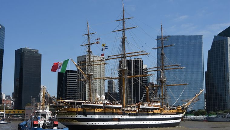 Cómo es el Amerigo Vespucci, el imponente barco italiano que visita ...