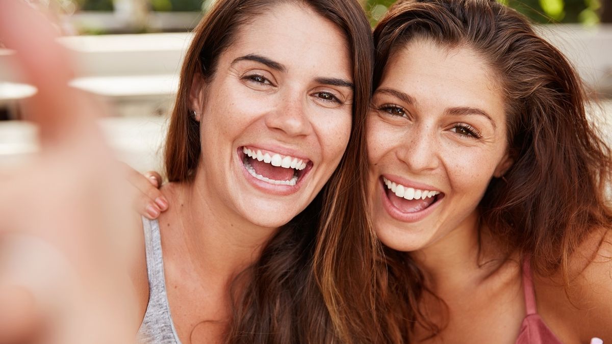 Redes sociales y felicidad falsa: el precio de aparentar siempre estar bien