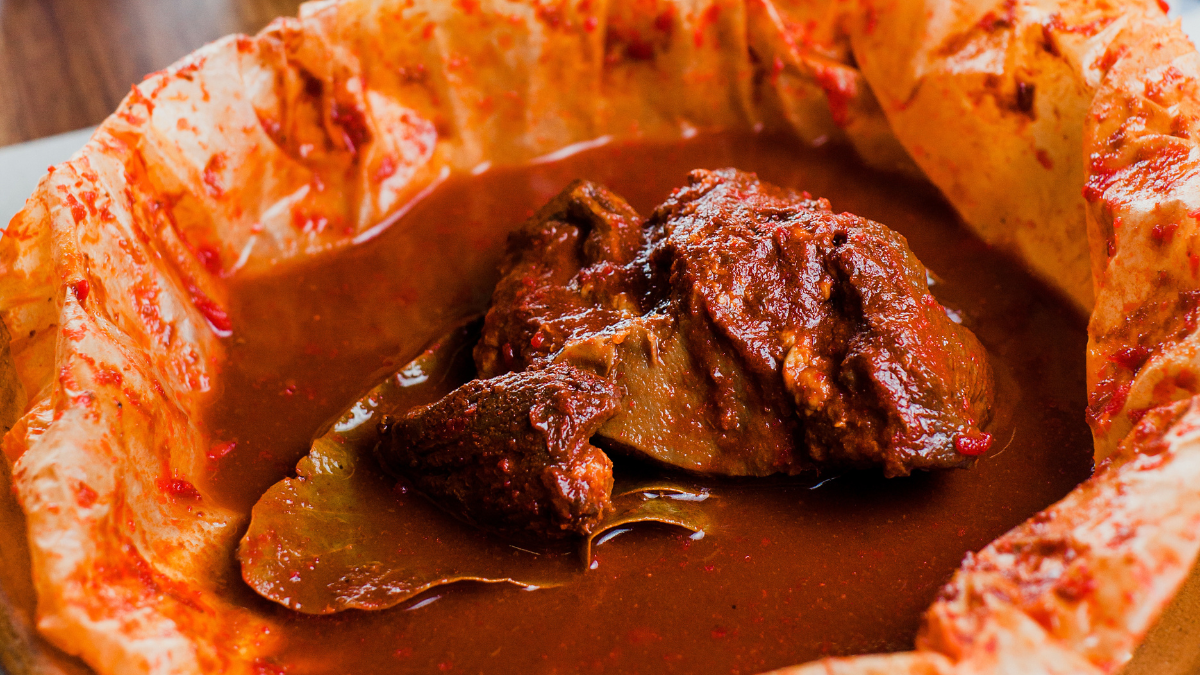 Aprende a preparar mixiotes de pollo: una receta con chiles deliciosos