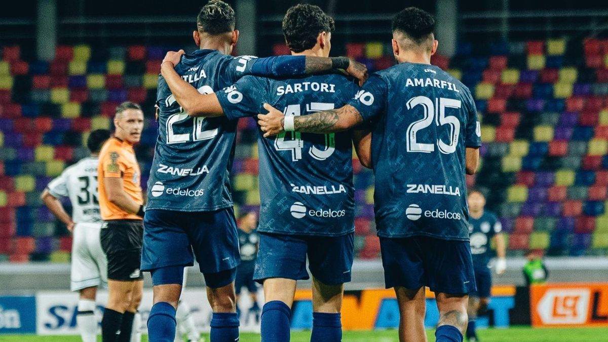 ¡Independiente Rivadavia lo dio vuelta en Santiago del Estero y está en los octavos de final!