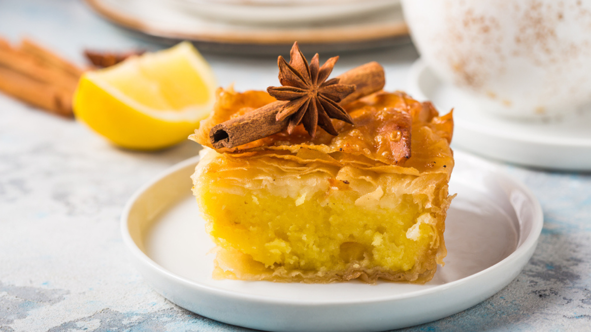 Descubre la bougatsa: el secreto crujiente de la repostería griega
