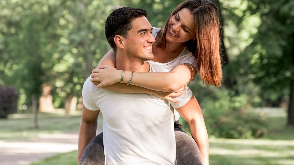 El hombre enamorado envía estas señales que lo delatan