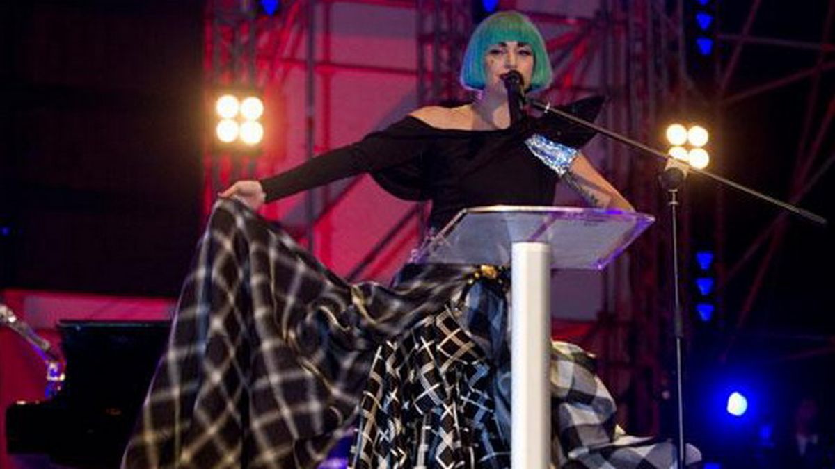 Lady Gaga durmió con perlas en las manos para espantar la soledad en Sídney