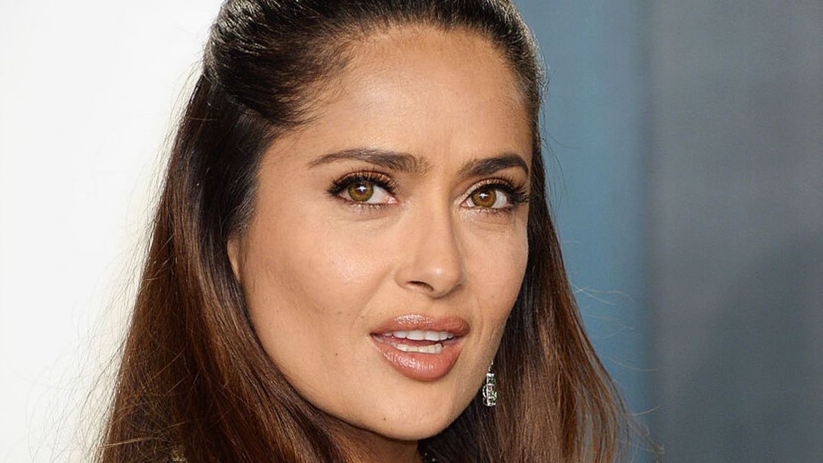 Salma Hayek conquista las redes con una tierna postal navideña