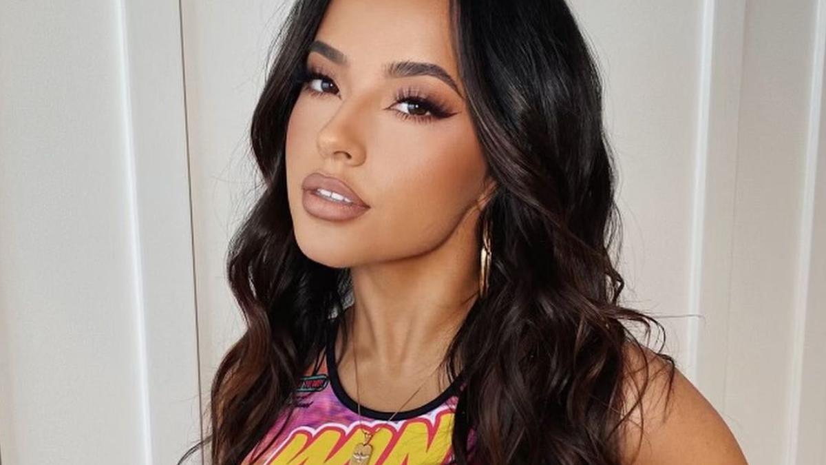 Con 28 años, Becky G muestra su cintura diminuta y figura curvilínea en Instagram
