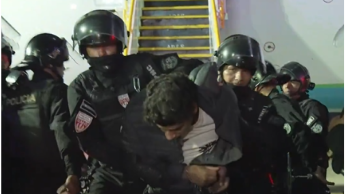 Así fueron tratados los presos deportados por Trump a la cárcel de Bukele