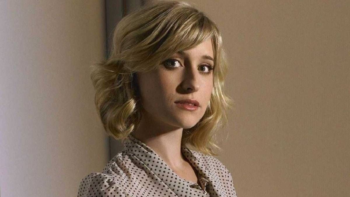 Allison Mack, la actriz de Smallville condenada por tráfico sexual, deja la prisión