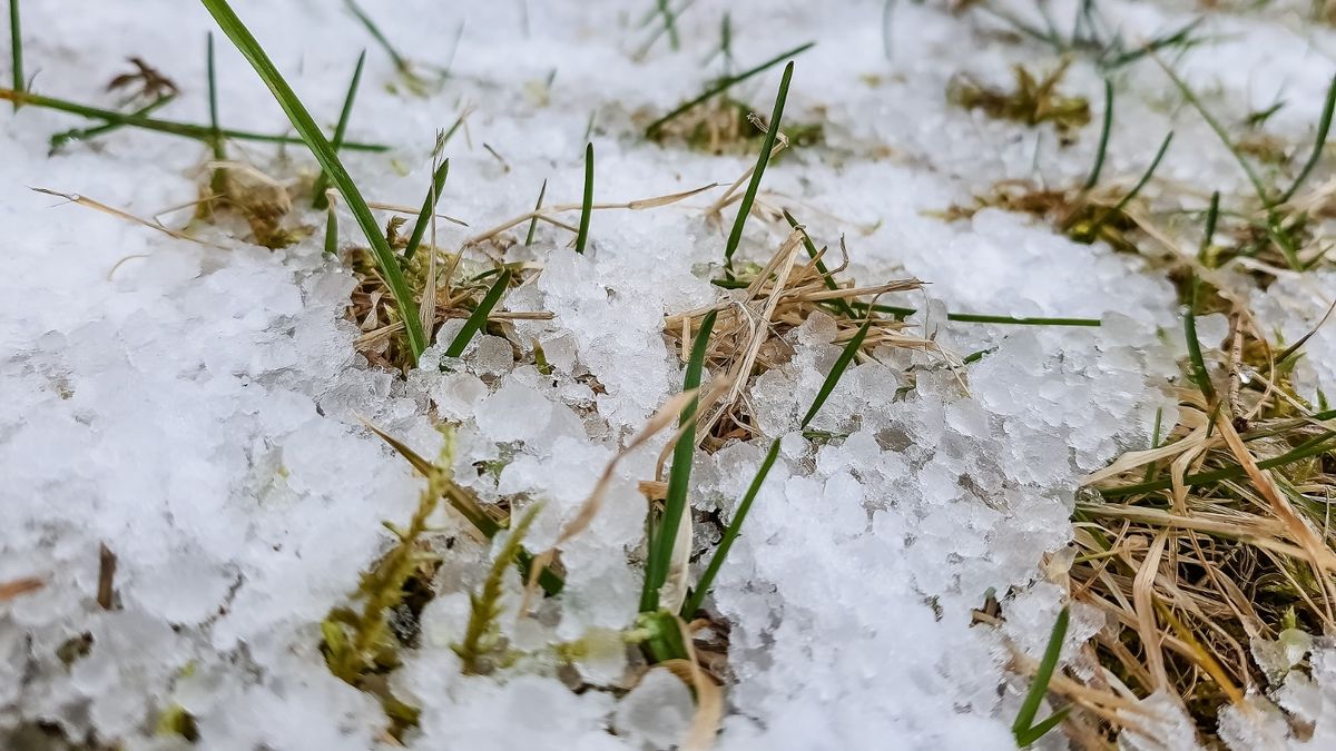 Defensa civil emitió una alerta meteorológica por tormentas y granizo