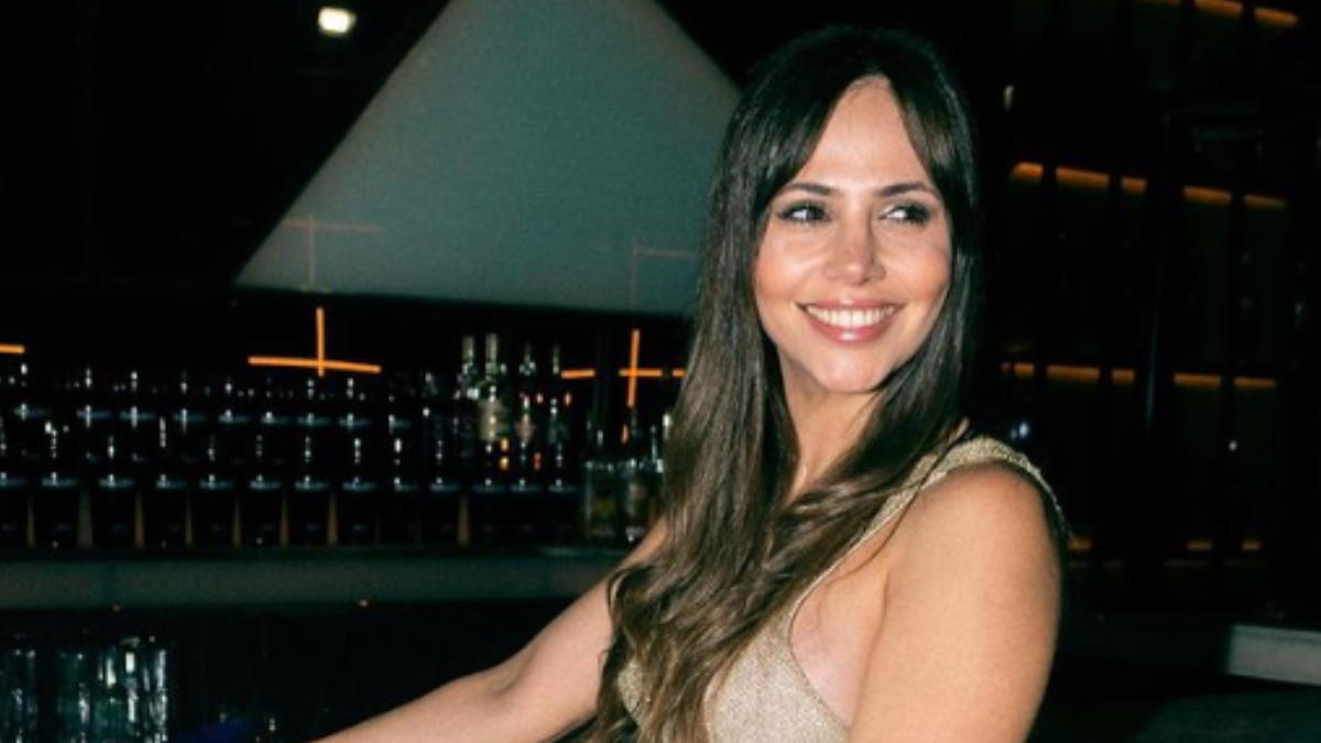 El increíble y brilloso vestido con el que se lució Romina Uhrig