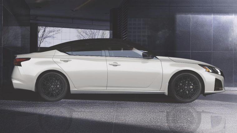 Nissan Altima 2026 estrena Midnight Edition