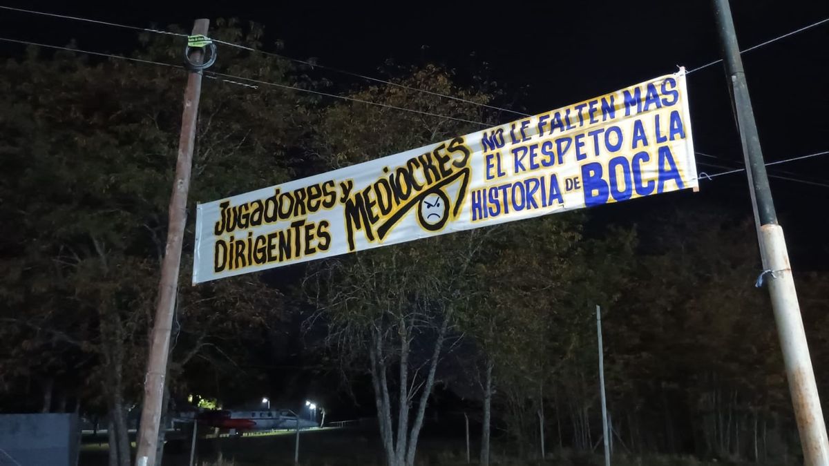 Los fortísimos pasacalles que aparecieron en la madrugada en Boca ...