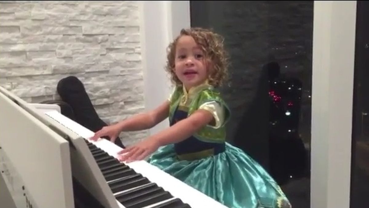 Nina Torres le cantó a su mamá en su cumpleaños