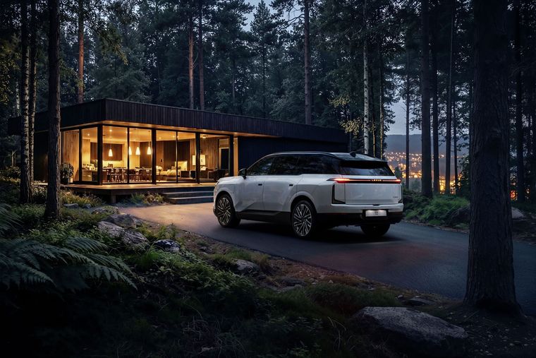 Lexus presentó un SUV 100% eléctrico de seis plazas