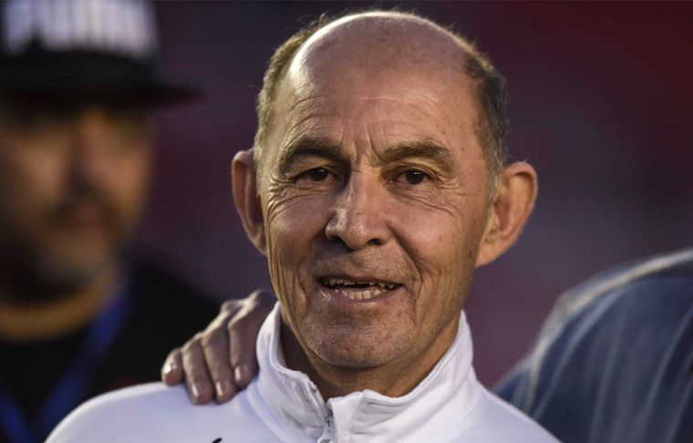 No es Independiente: la visita sorpresa de Bochini a un plantel de otro ...