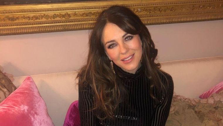 Sin pantalón: Elizabeth Hurley volvió a cautivar a todos a los 55 años