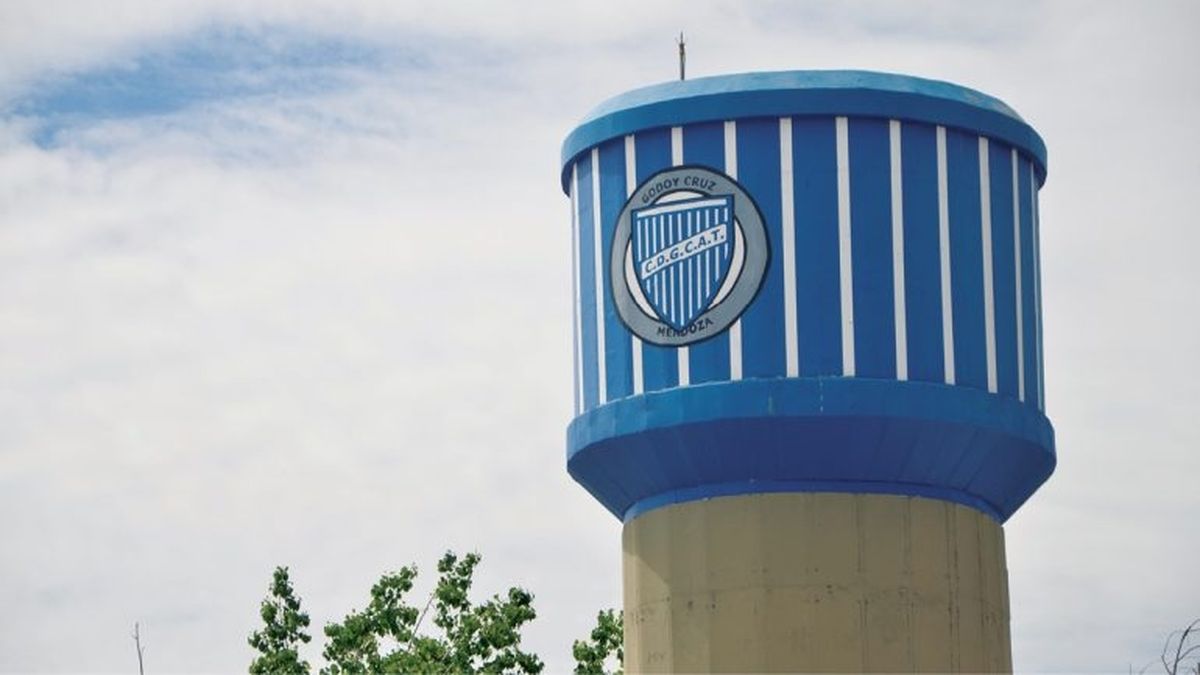 ¿Qué eran los ruidos y fuegos artificiales en plena medianoche?