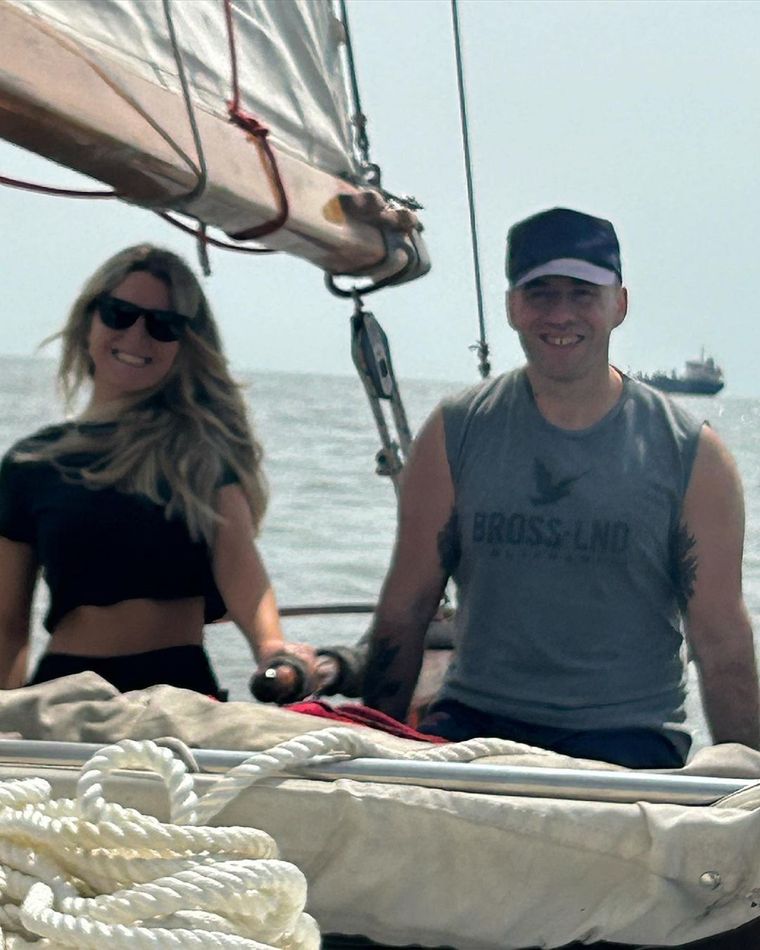 Esteban Trebucq mostró los atributos de su novia con una sensual foto