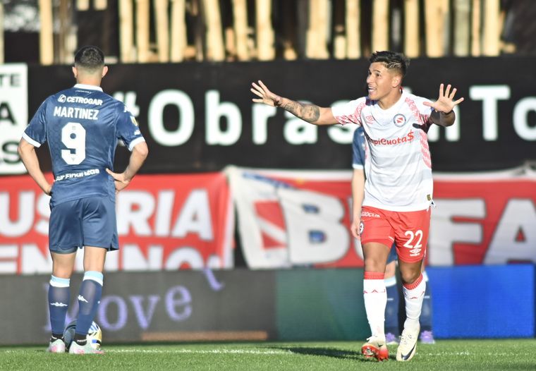 Racing lo ganaba, pero Argentinos Juniors lo humilló y se impuso 4-1 en ...