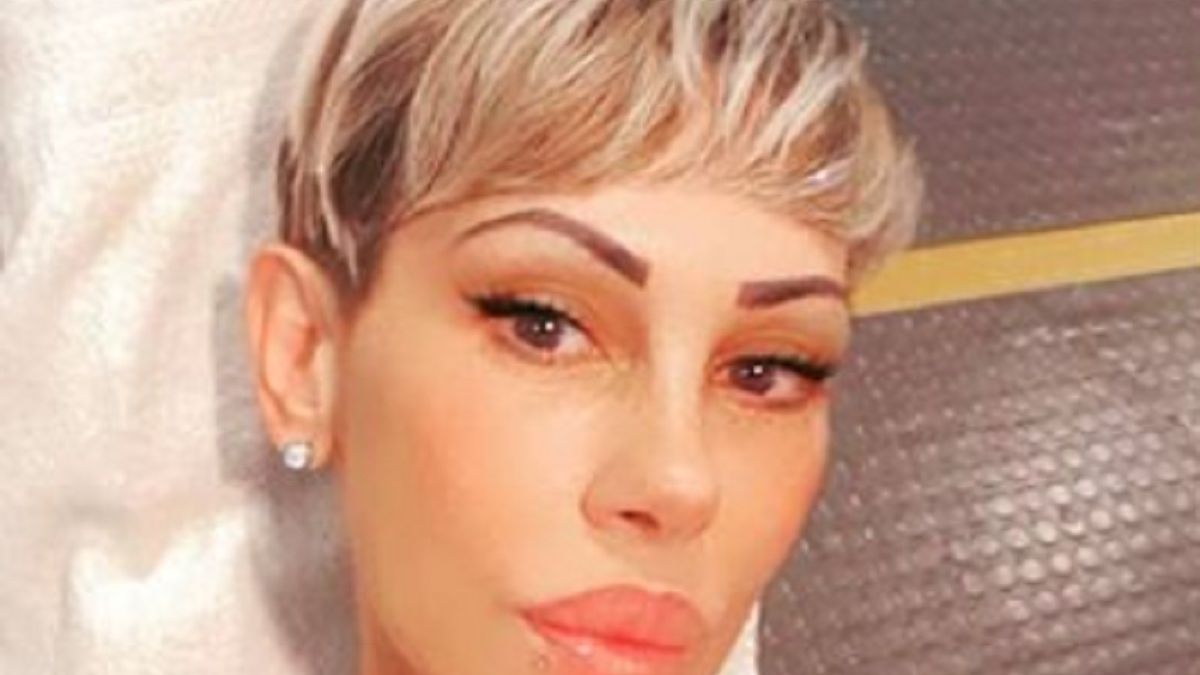 Mónica Farro sorprende en la red con un radical cambio de look