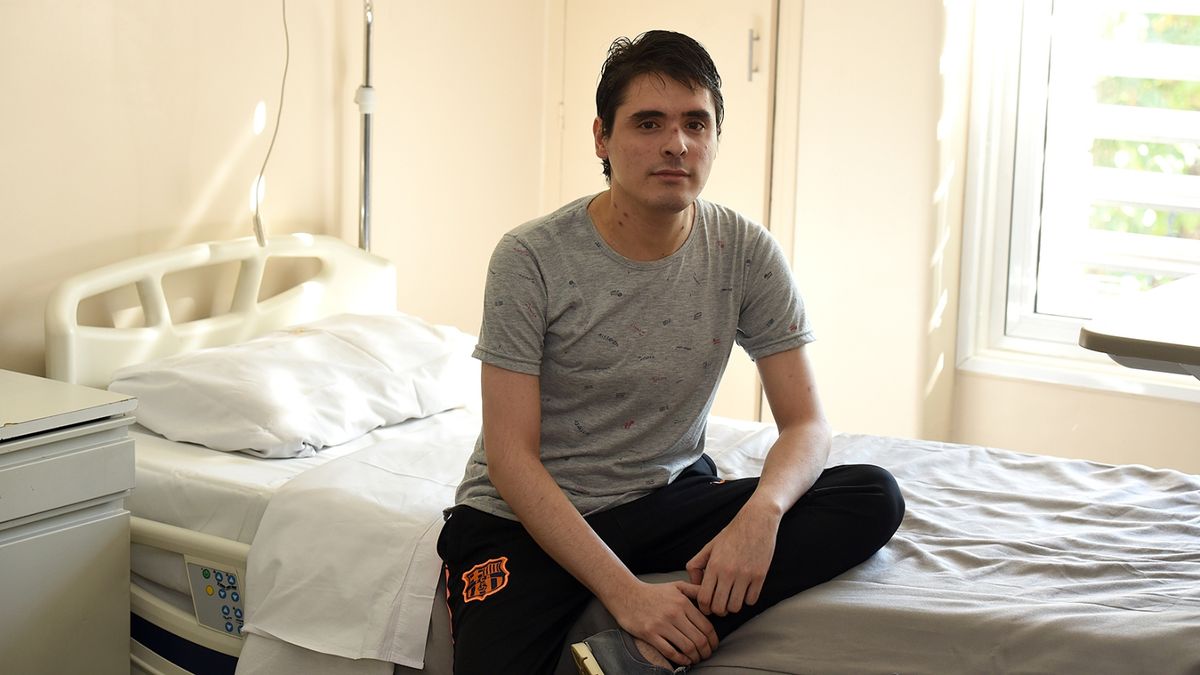 La historia de Axel: el joven que vivió con ayuda para respirar y ahora ...