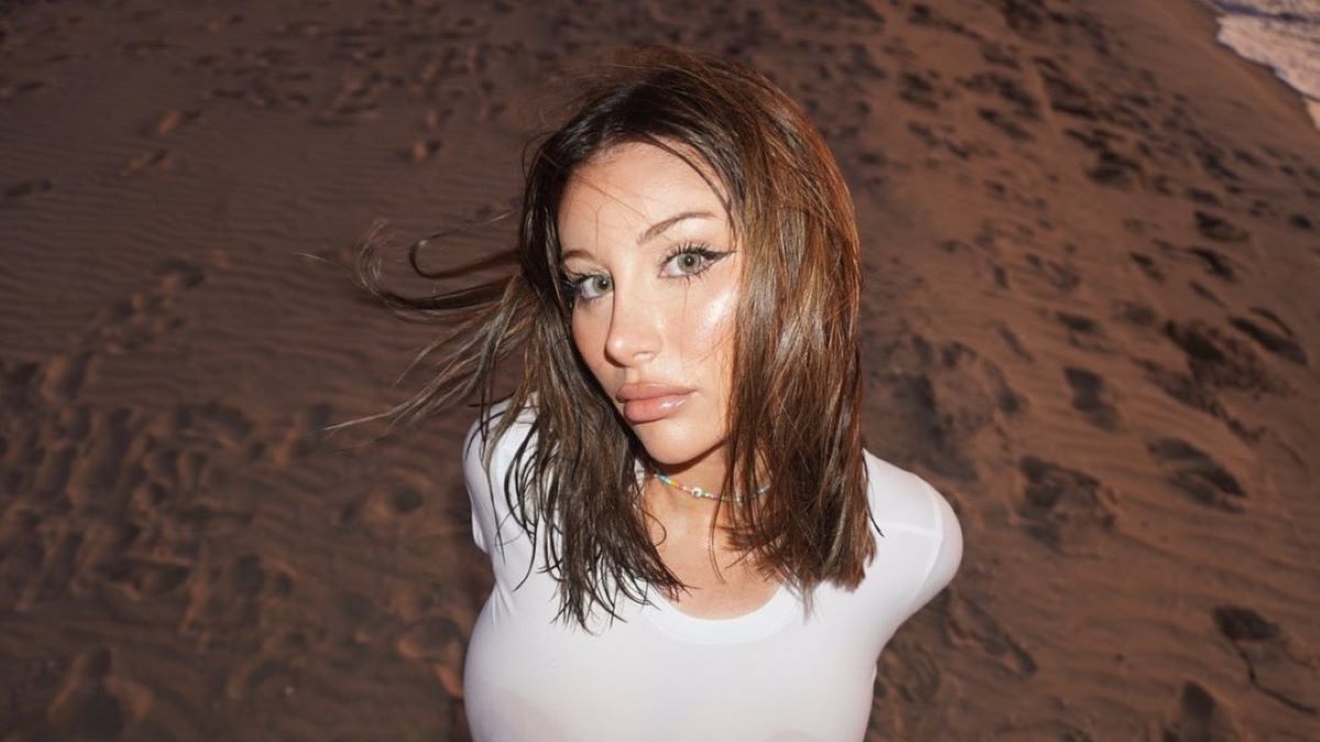 Mikaela Testa eleva la temperatura al enseñar su figura al natural