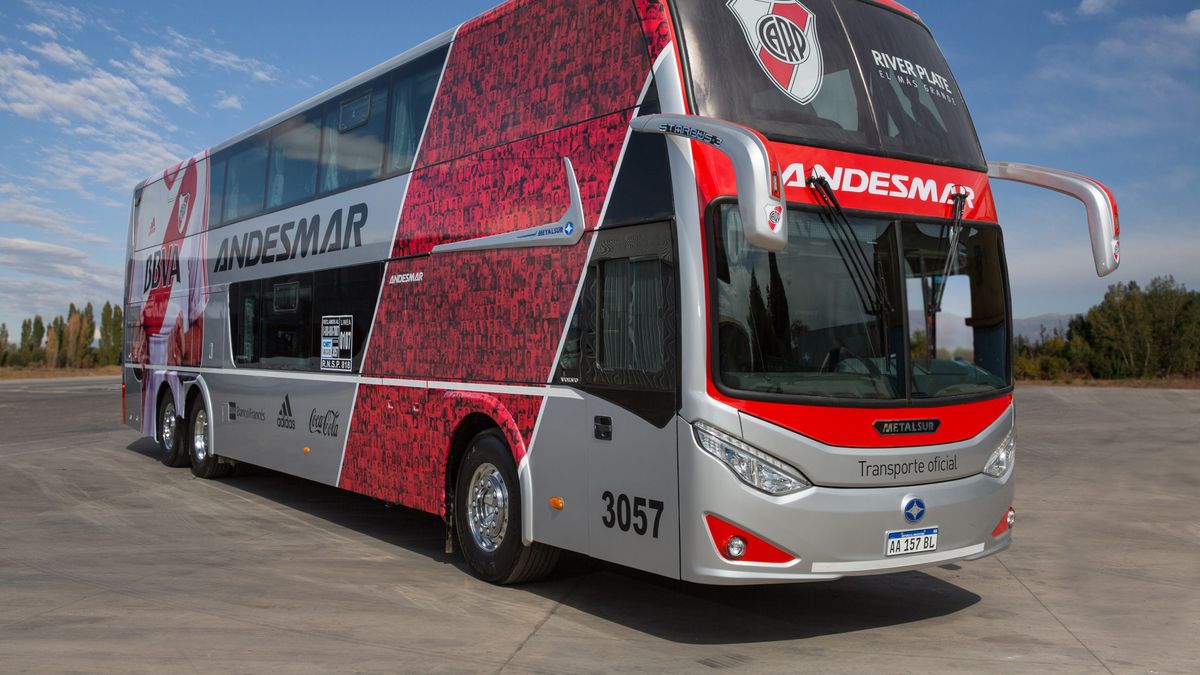 Andesmar Argentina presenta el nuevo bus del Club River Plate, una ...